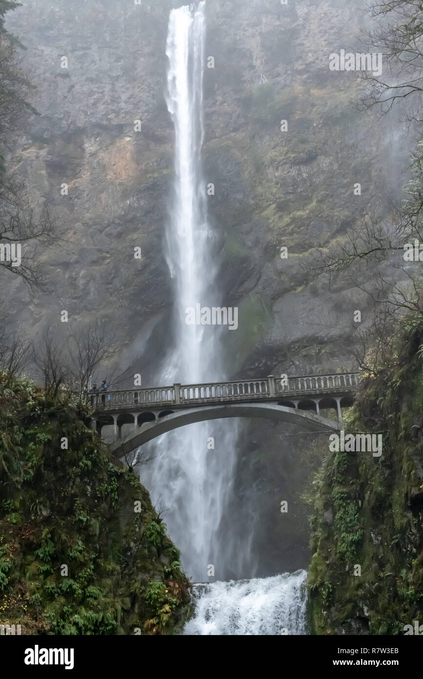 Multnomah Falls (Double-plunge) in the Columbia River Gorge, Oregon ...