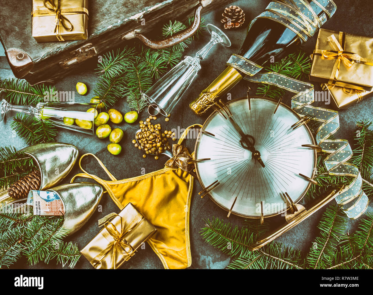 Christmas in spain grapes hi-res stock photography and images - Alamy