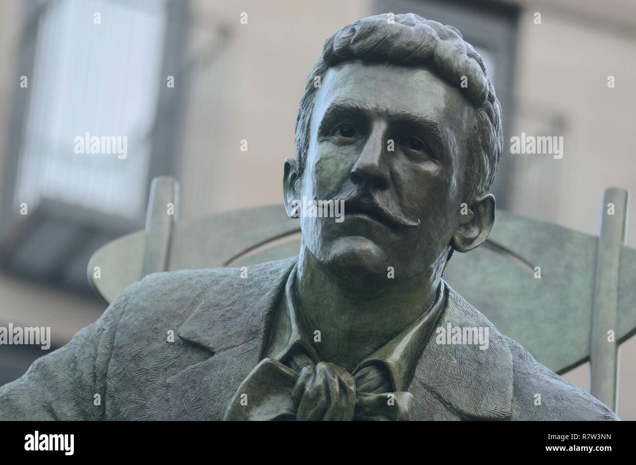 Charles Rennie Mackintosh Statue by Andy Scott Stock Photo - Alamy