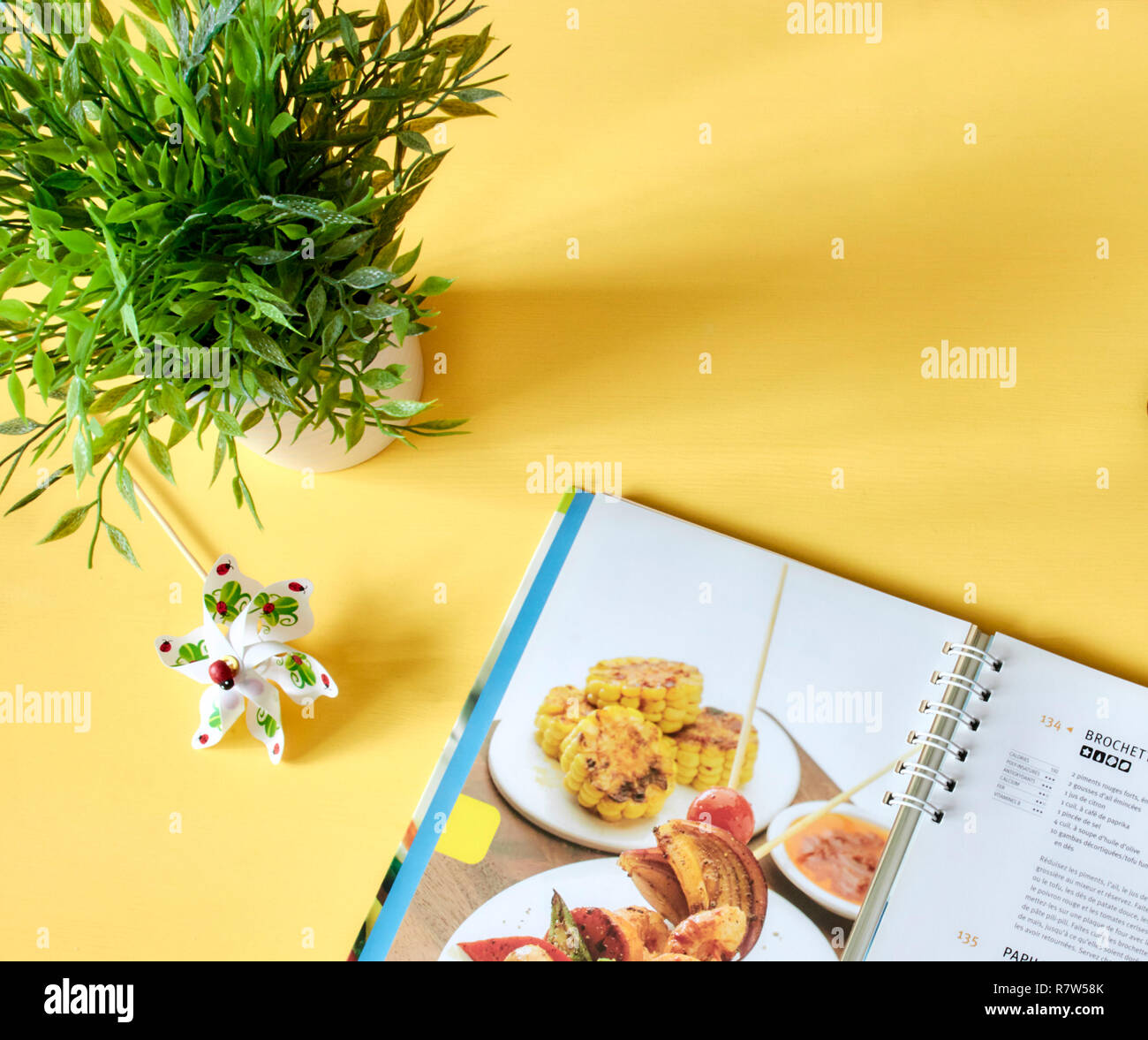 Eat well nutrition hi-res stock photography and images - Alamy