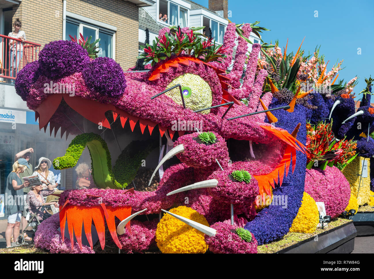 Dragon float hi-res stock photography and images - Alamy