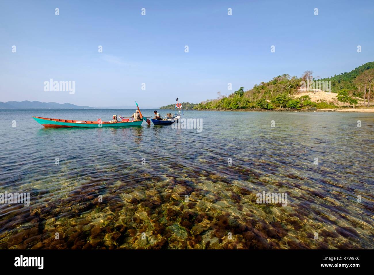 Cambodia, Kep province, Kep, Rabbit island or Koh Tonsay, the coast ...