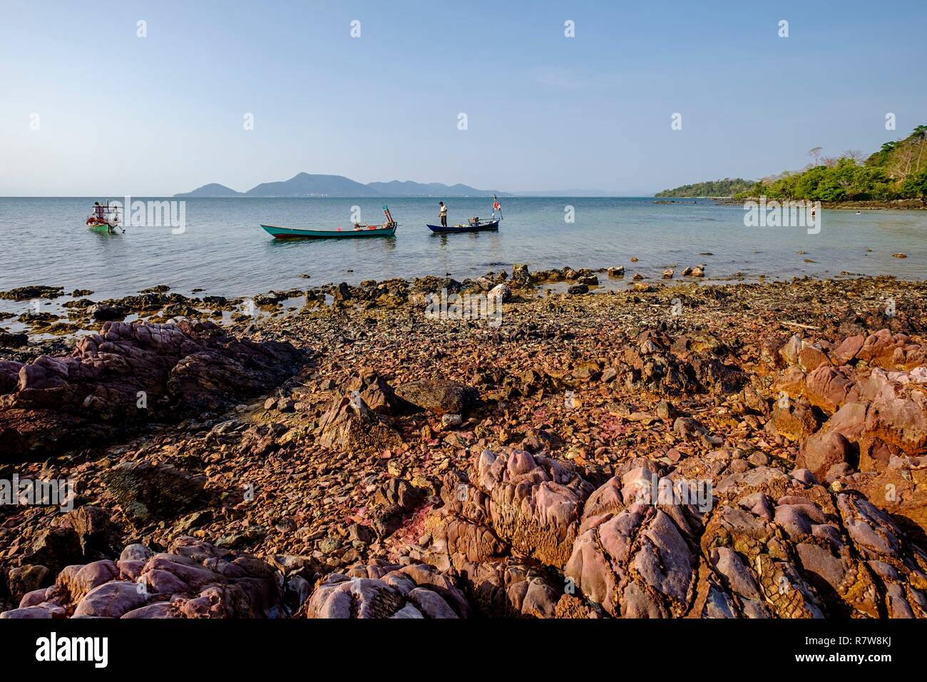 Cambodia, Kep province, Kep, Rabbit island or Koh Tonsay, the coast ...