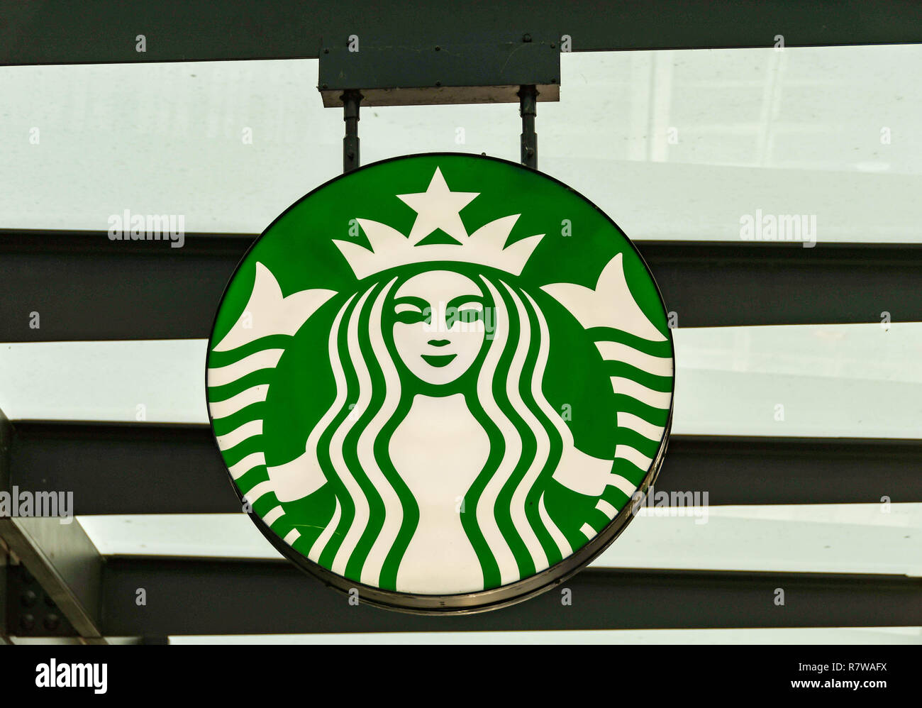Starbucks coffee signs hi-res stock photography and images - Alamy