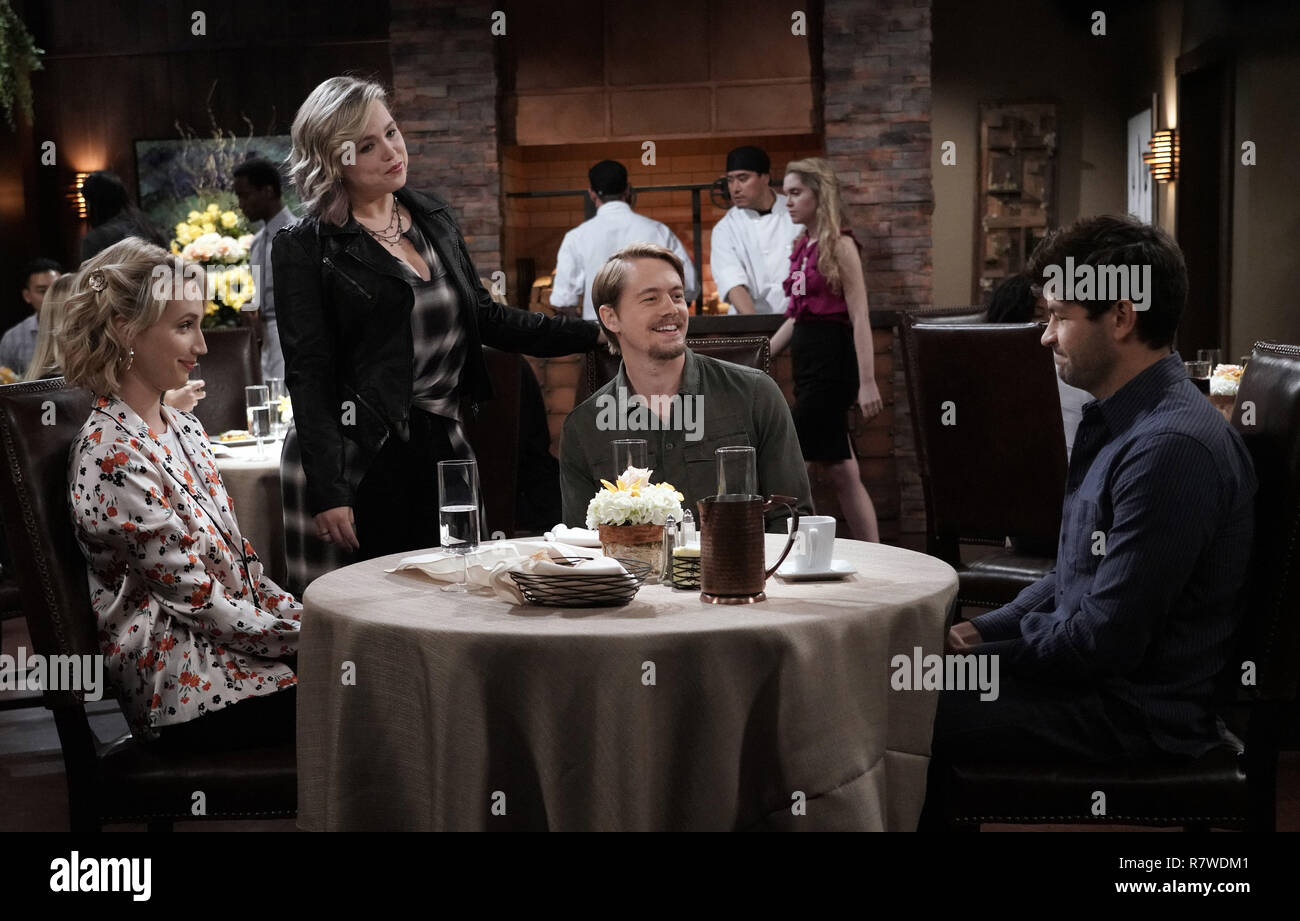 LAST MAN STANDING, Molly McCook, Amanda Fuller, Christoph Sanders ...