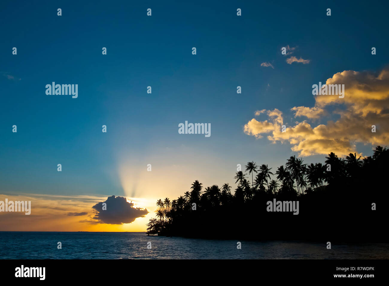 Bora bora tahiti sunset hi-res stock photography and images - Alamy