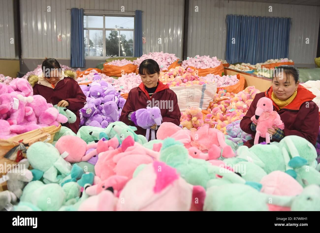 China toy factory workers hi-res stock photography and images - Alamy