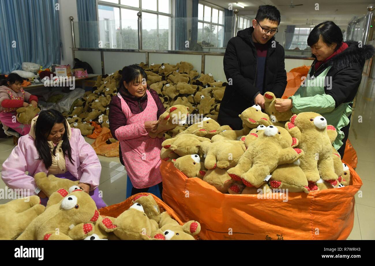 China Toy Factory Workers High Resolution Stock Photography and Images ...