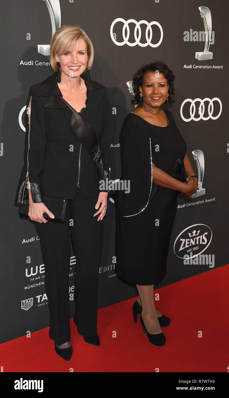 11 December 2018, Bavaria, München: ORF presenters Romy Seidl (l) and ...