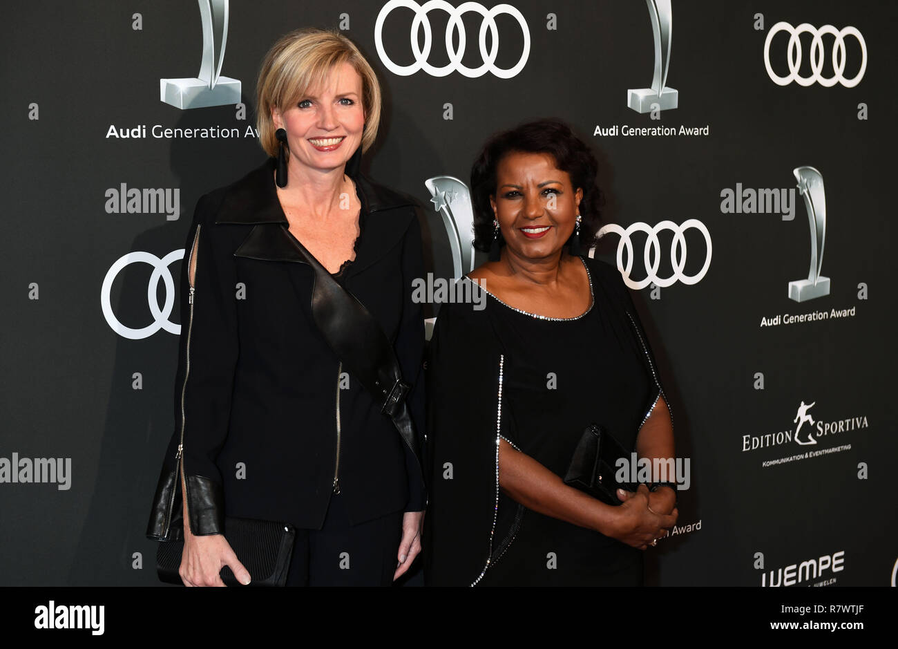 The award presenters hi-res stock photography and images - Alamy