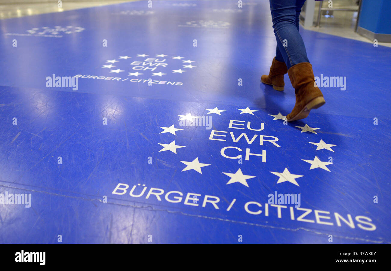 Dusseldorf, Germany. 2nd May, 2014. ARCHIVE/ILLUSTRATION: A woman heads ...