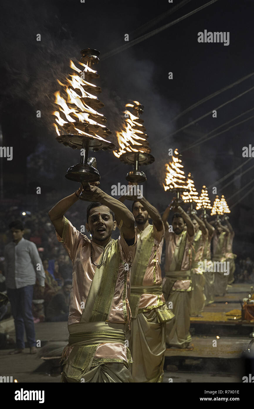 Priests performing funeral rites hi-res stock photography and images ...