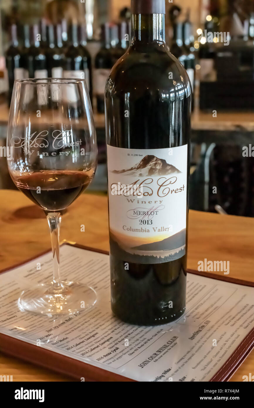 Wine-tasting at Hood Crest Winery in Hood River Valley, Oregon Stock ...