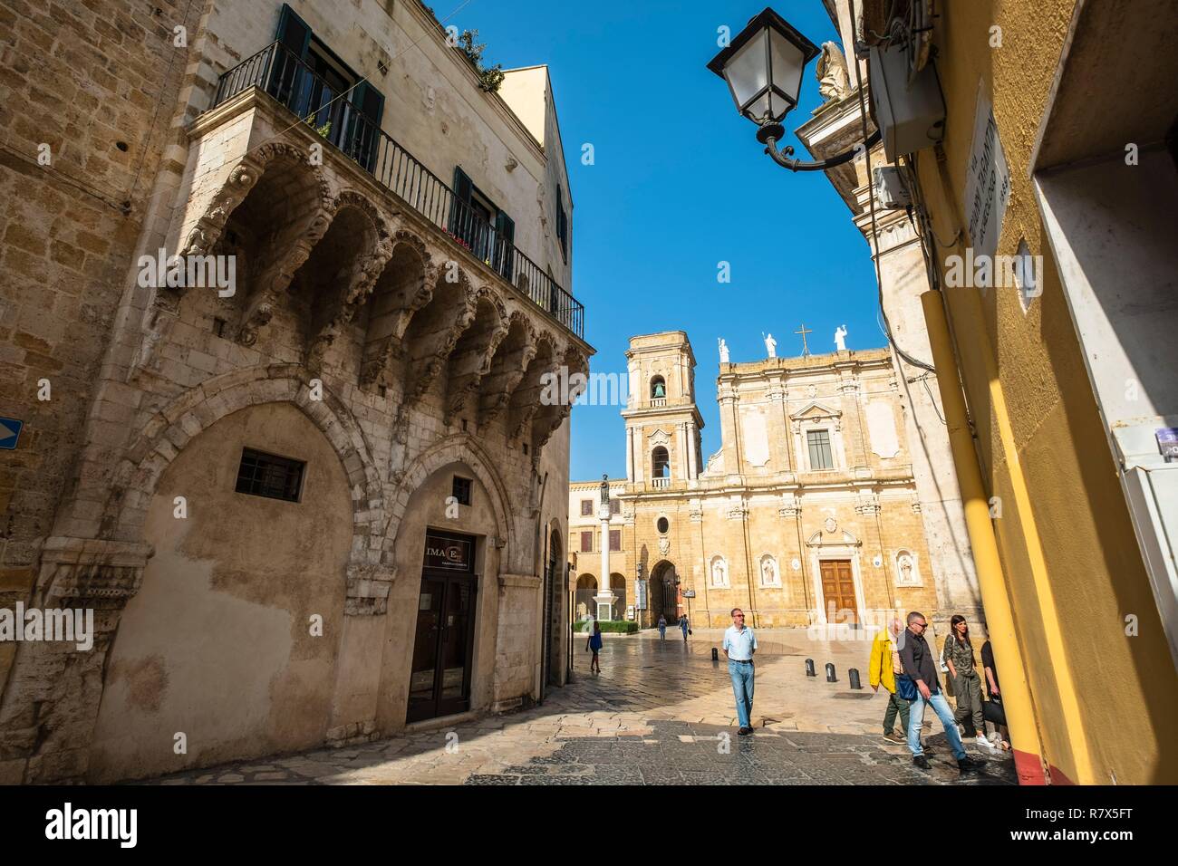 Romanesque loggia hi-res stock photography and images - Alamy