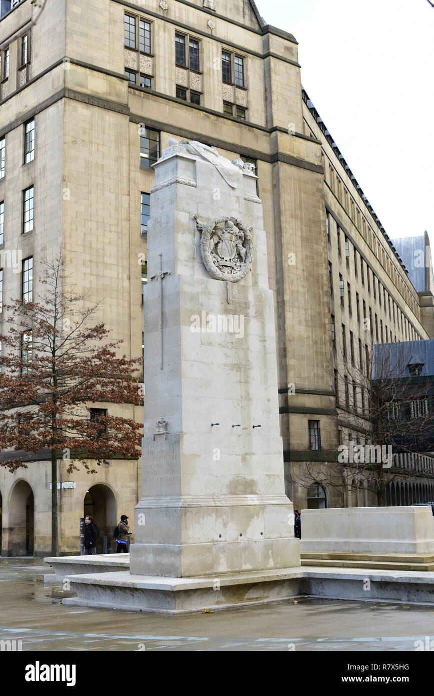 Manchester war memorial stone hi-res stock photography and images - Alamy