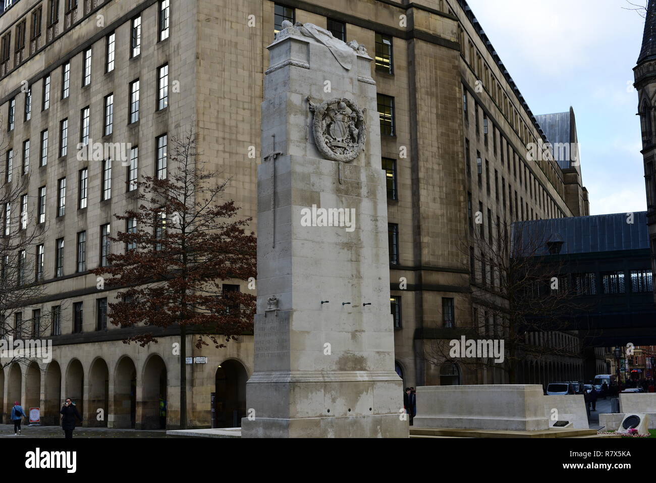 Manchester war memorial stone hi-res stock photography and images - Alamy
