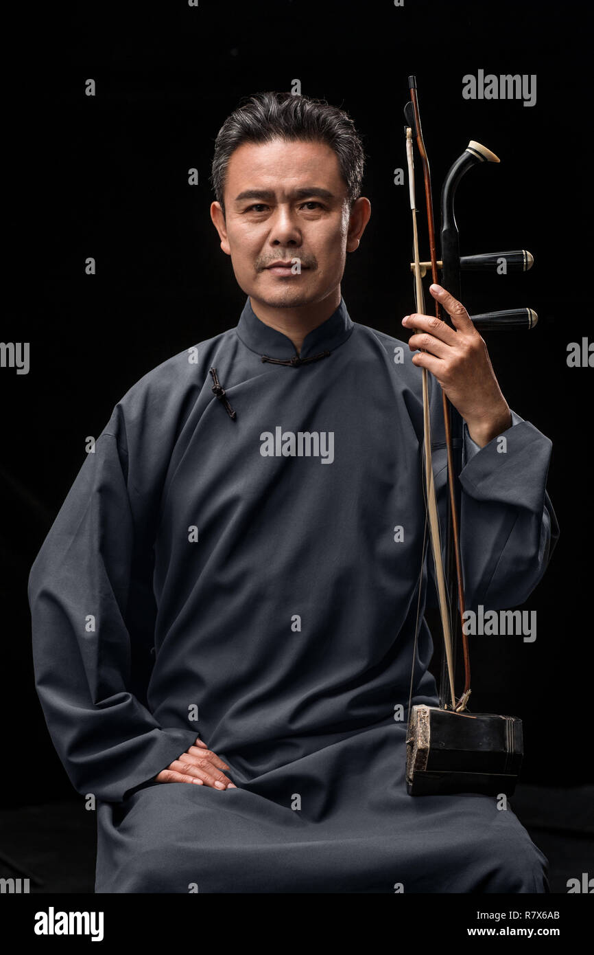 Erhu hi-res stock photography and images - Alamy