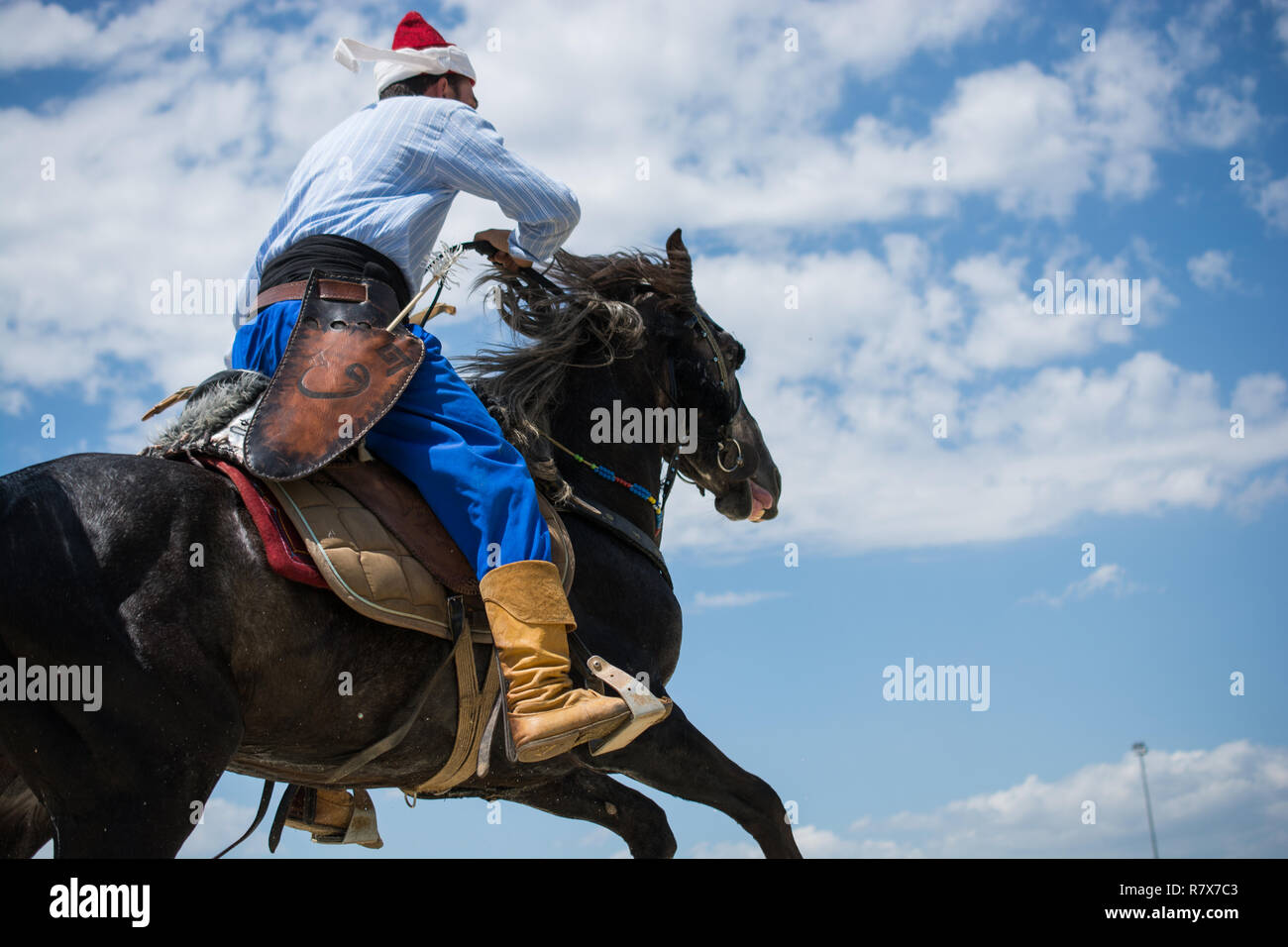 Man wearing traditional turkish hat in the view Stock Photo - Alamy