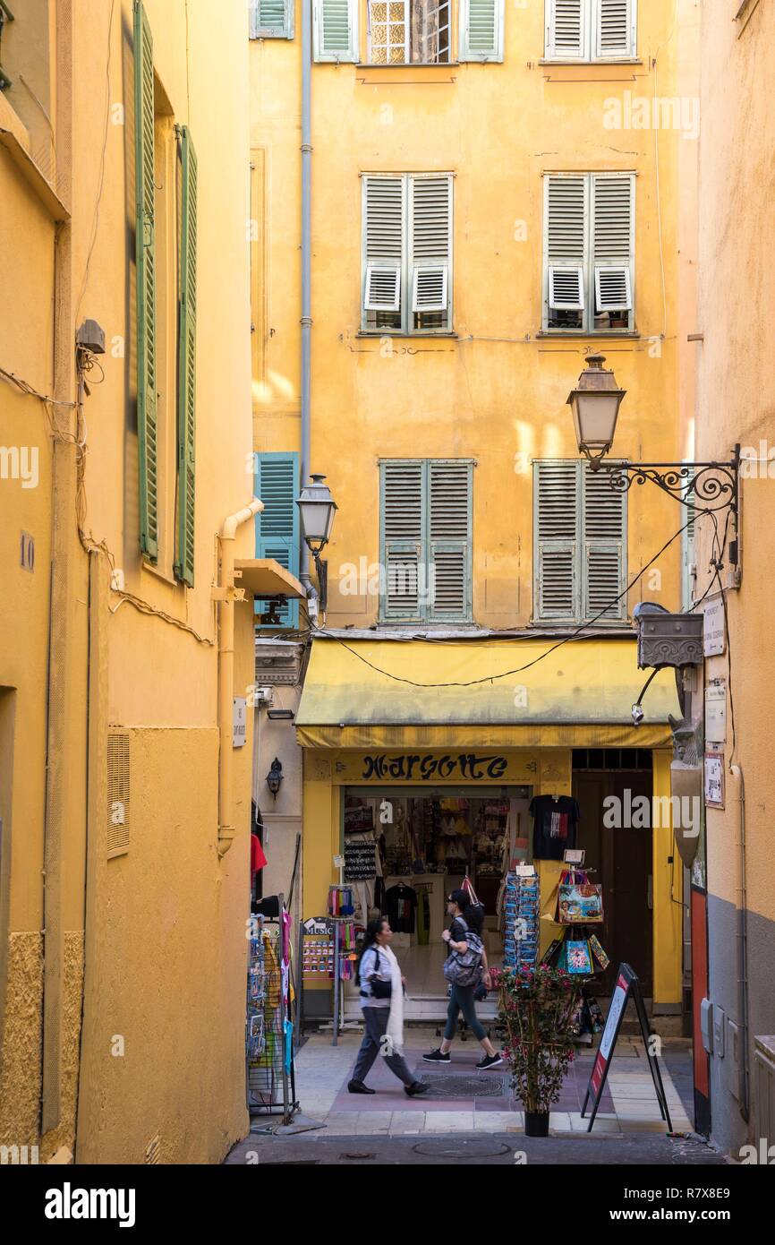 France, Alpes Maritimes, Nice, alley of the district of Old Nice Stock ...