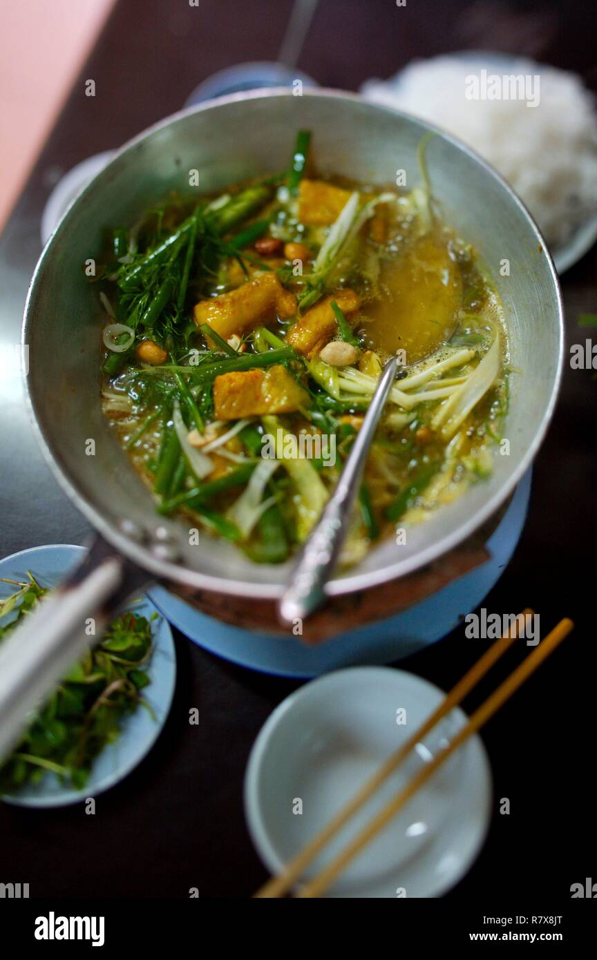 Vietnam, Hanoi, preparing fish cha ca Stock Photo - Alamy