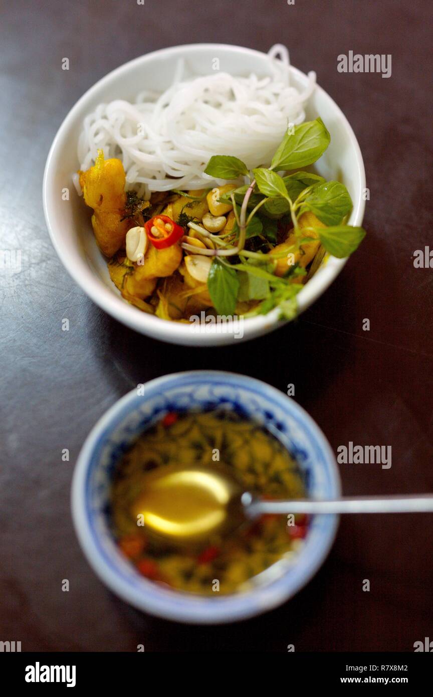 Vietnam, Hanoi, preparing fish cha ca Stock Photo - Alamy