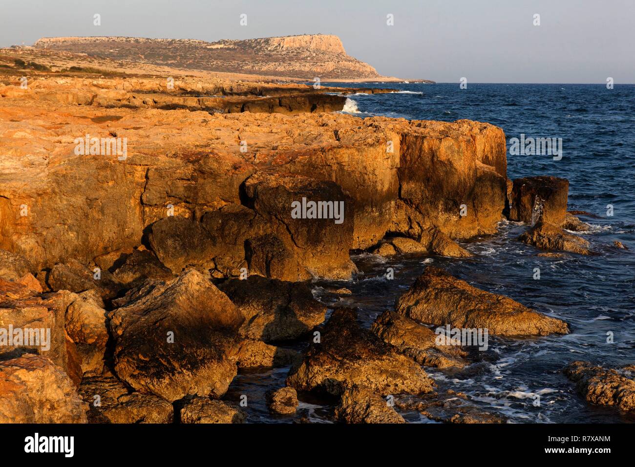 Rocky cliff sunset hi-res stock photography and images - Alamy