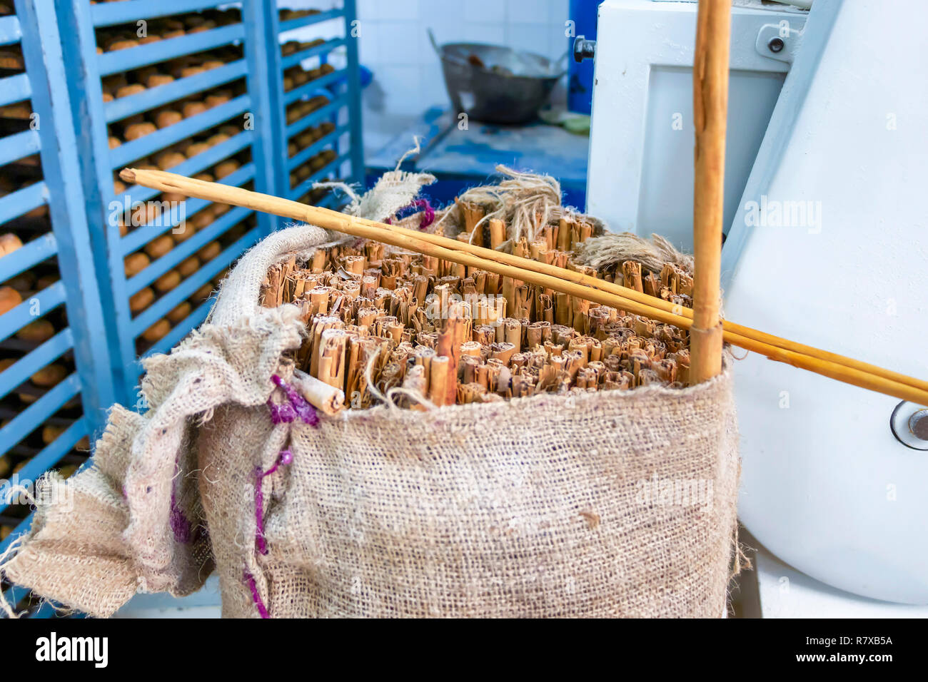 Raw cinnamon hi-res stock photography and images - Alamy