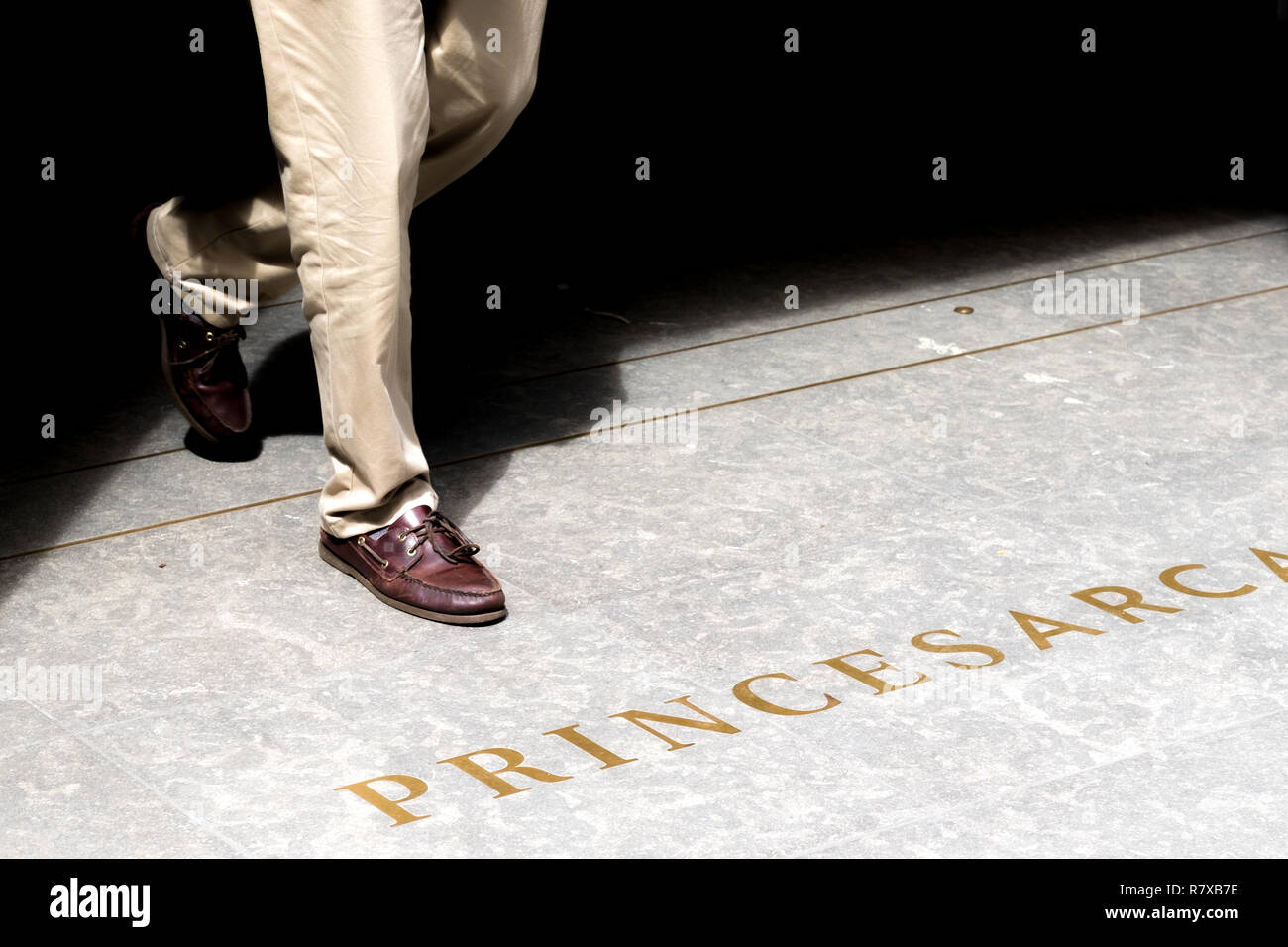 Feet walking along London Streets Stock Photo - Alamy