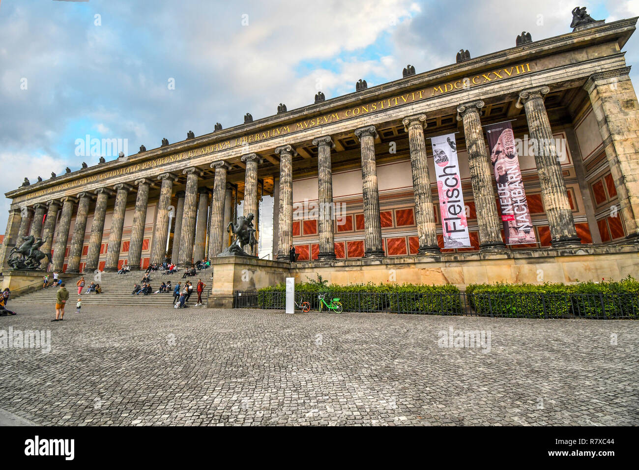 Neoclassical columns pillars hi-res stock photography and images - Alamy