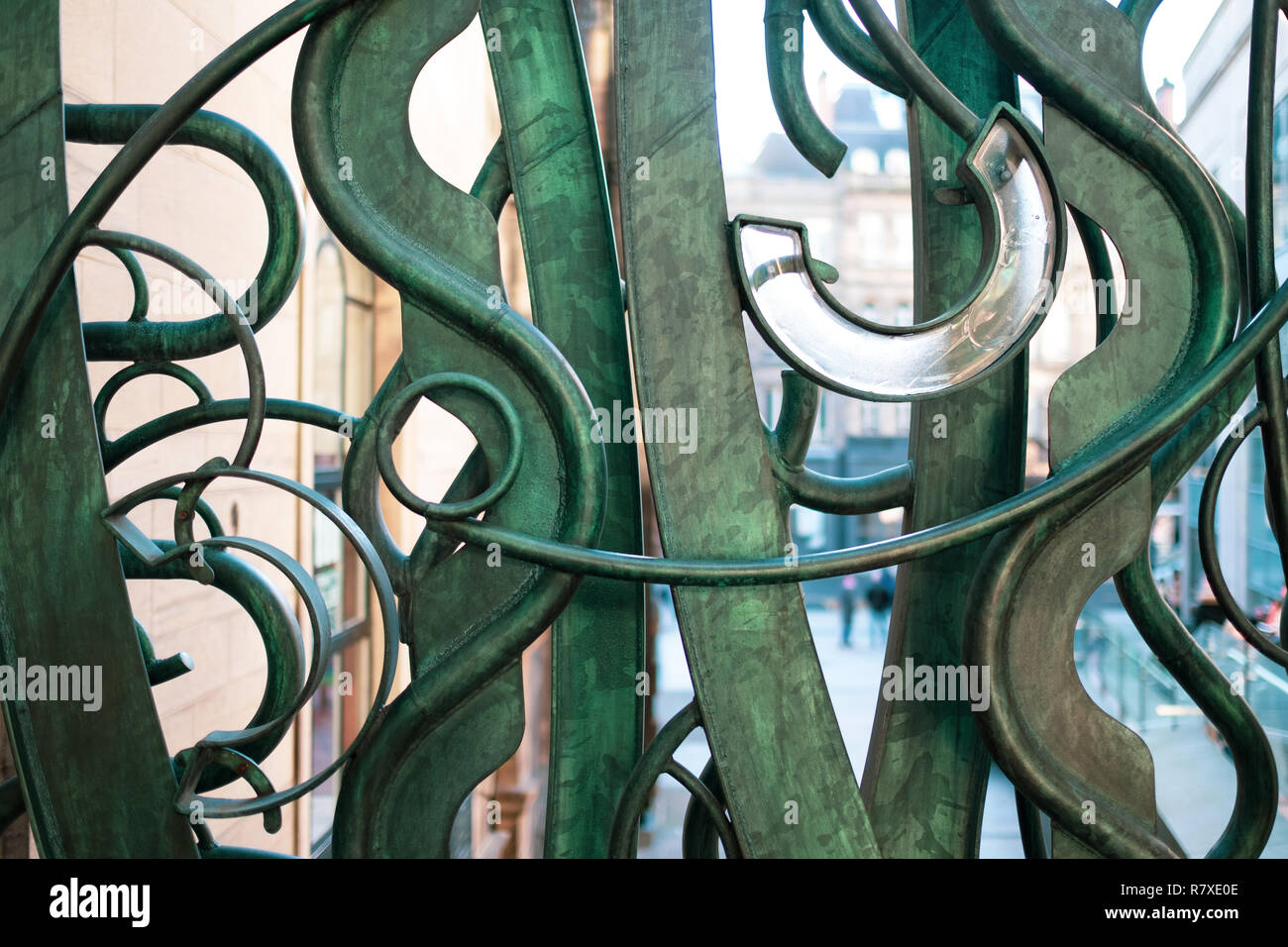 Green iron railings hi-res stock photography and images - Alamy