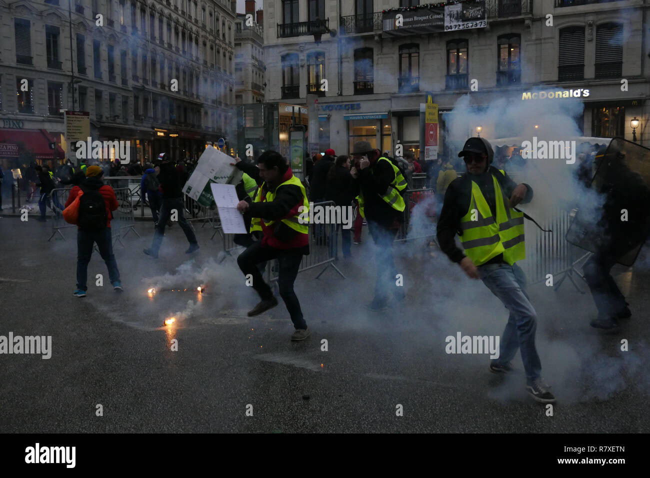 "Yellow Jackets" protesters face Riot Police forces, Lyon, France Stock ...