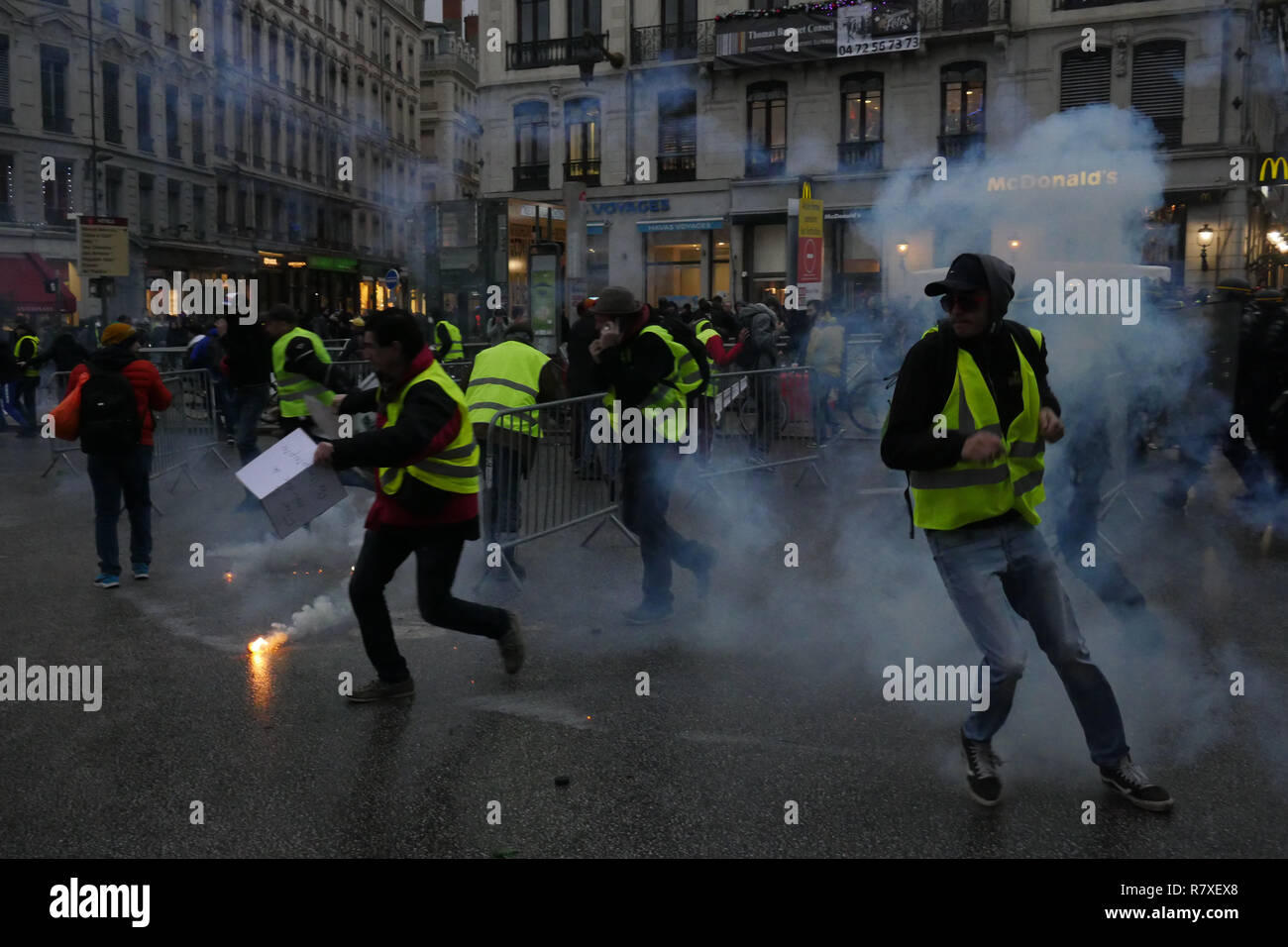 "Yellow Jackets" protesters face Riot Police forces, Lyon, France Stock ...
