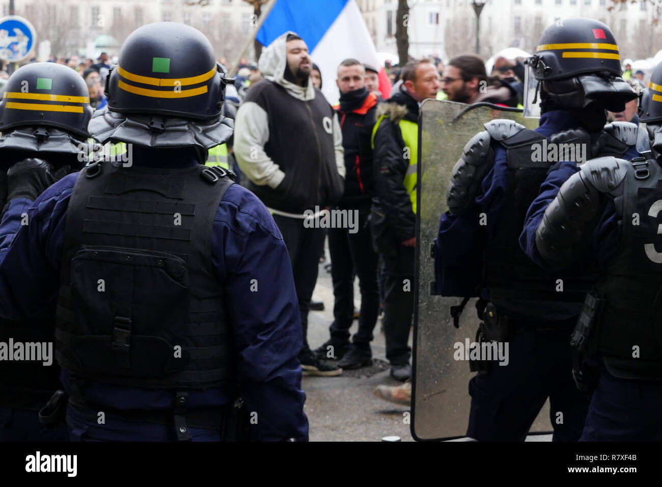 "Yellow Jackets" protesters face Riot Police forces, Lyon, France Stock ...