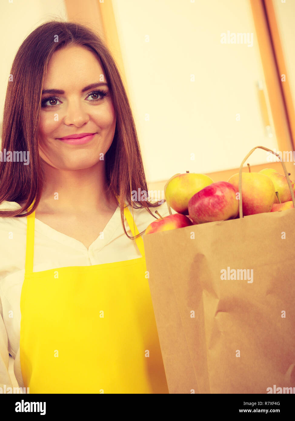 Woman housewife in kitchen many hi-res stock photography and images - Alamy