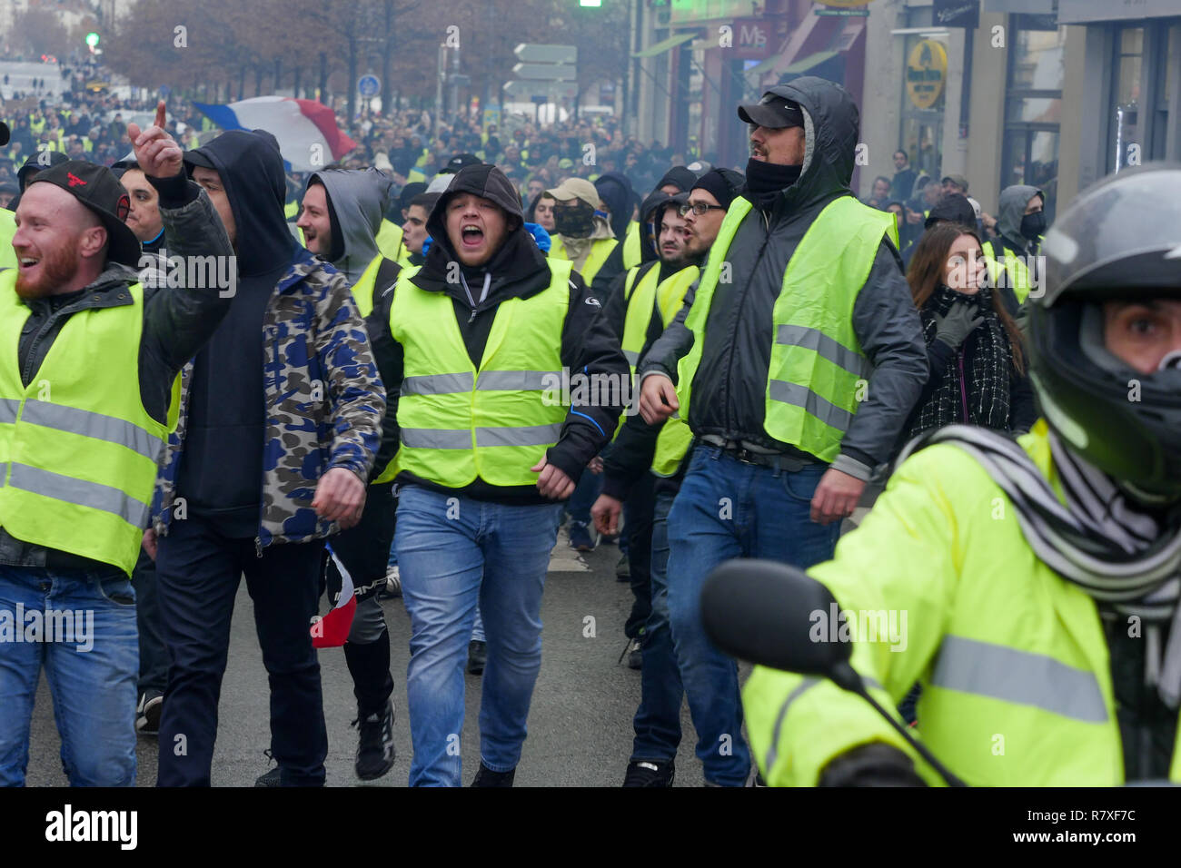 "Yellow Jackets" protesters face Riot Police forces, Lyon, France Stock ...