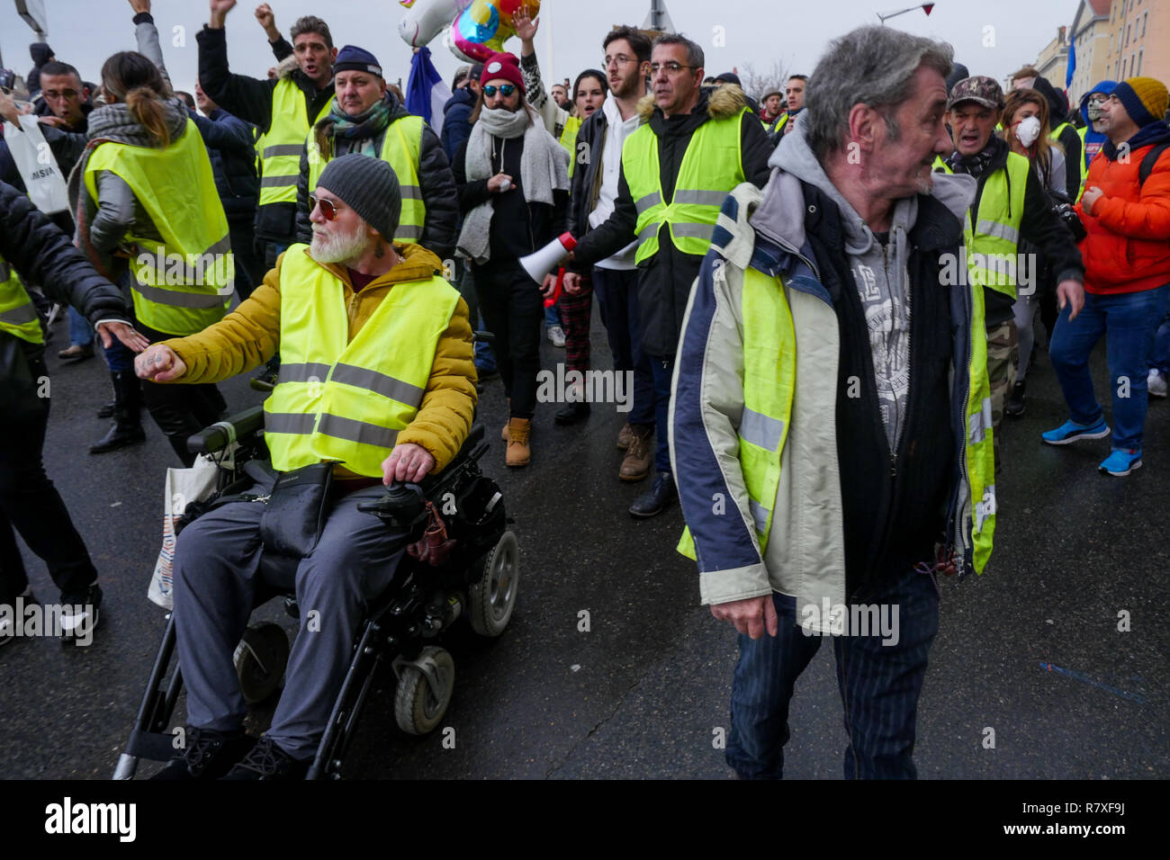 "Yellow Jackets" protesters face Riot Police forces, Lyon, France Stock ...