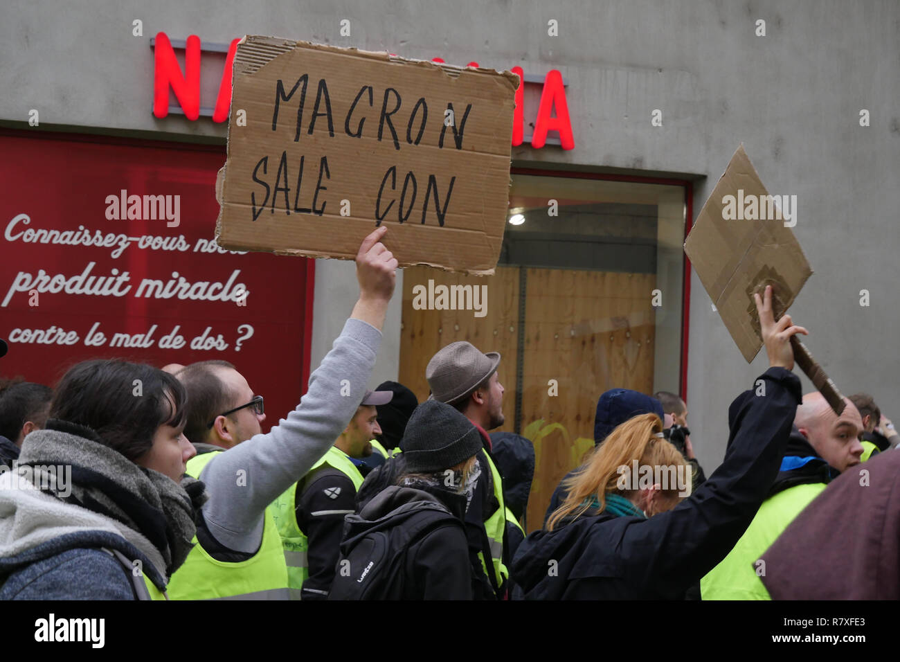 "Yellow Jackets" protesters face Riot Police forces, Lyon, France Stock ...