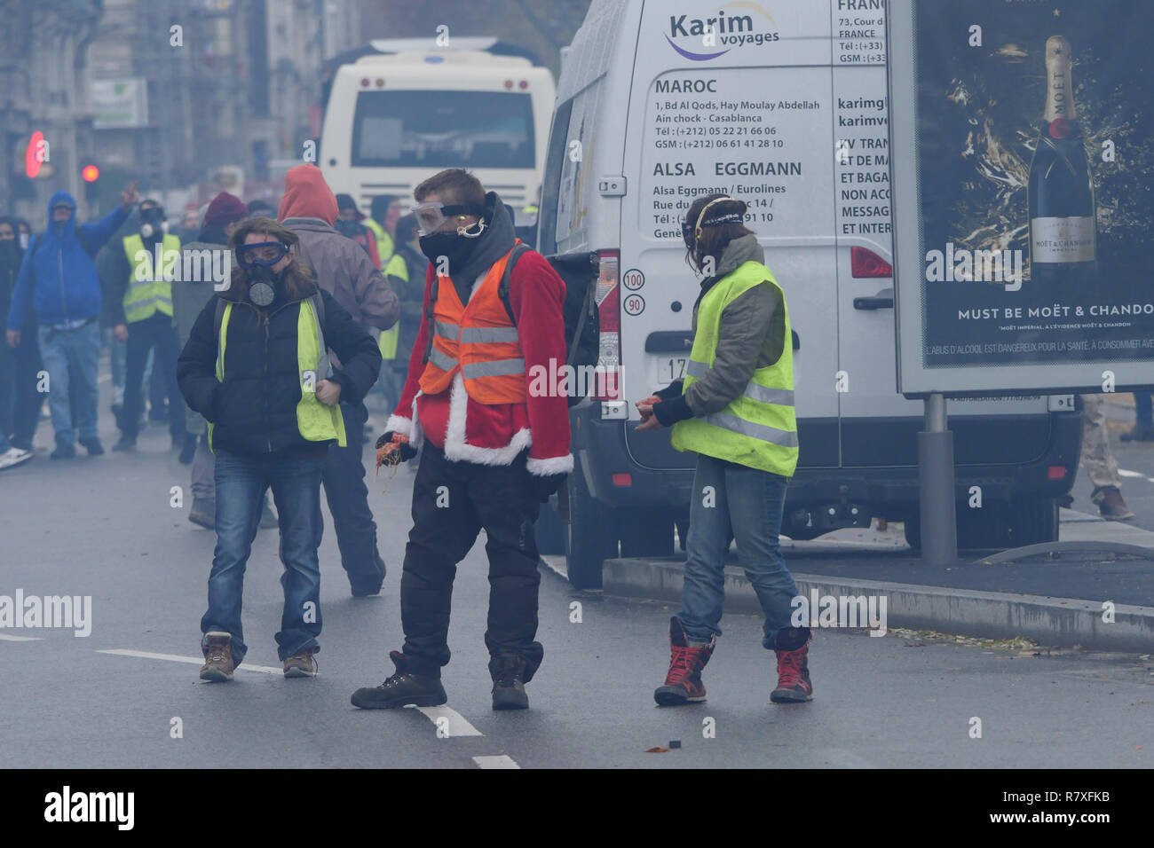 "Yellow Jackets" protesters face Riot Police forces, Lyon, France Stock ...