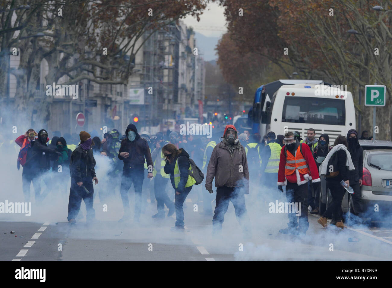 "Yellow Jackets" protesters face Riot Police forces, Lyon, France Stock ...