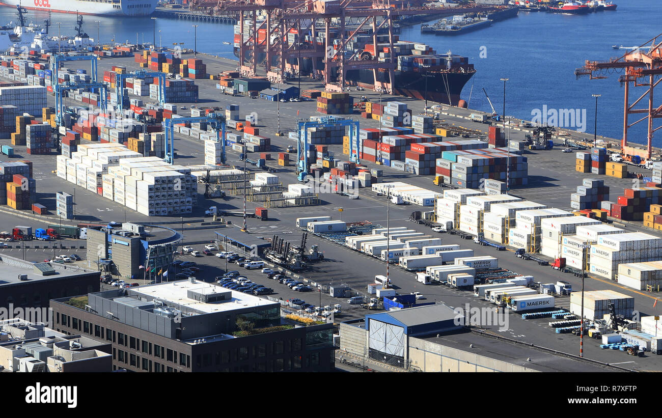 Shipping containers truck port seattle hi-res stock photography and ...