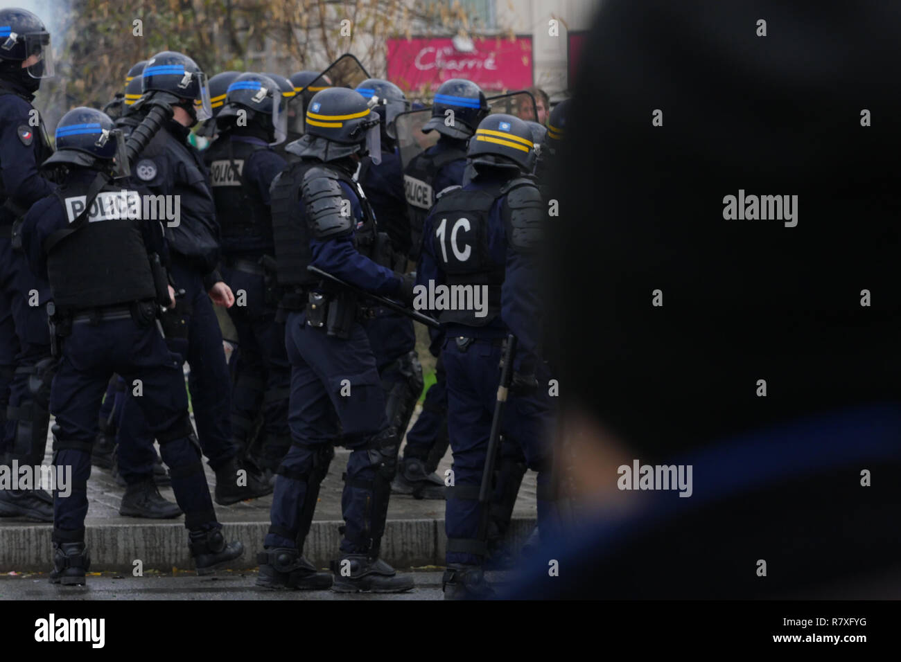 "Yellow Jackets" protesters face Riot Police forces, Lyon, France Stock ...