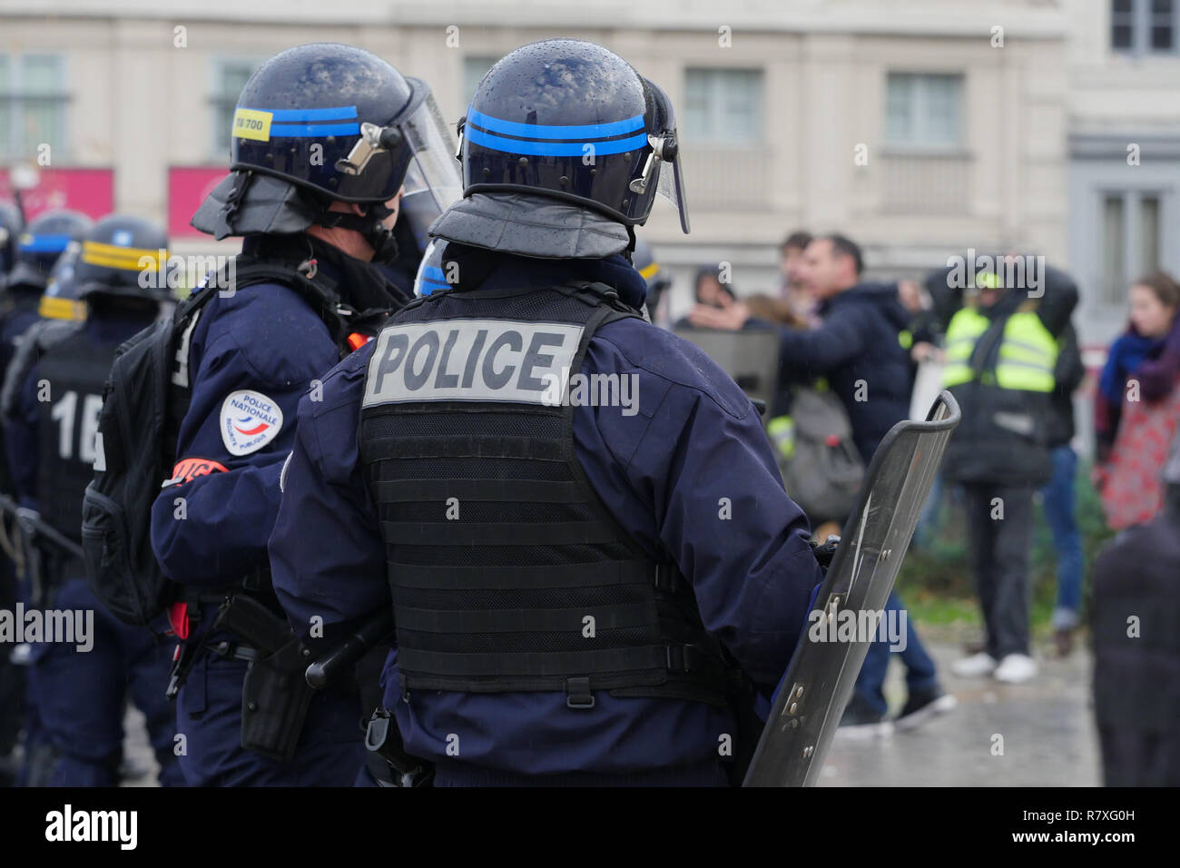 "Yellow Jackets" protesters face Riot Police forces, Lyon, France Stock ...