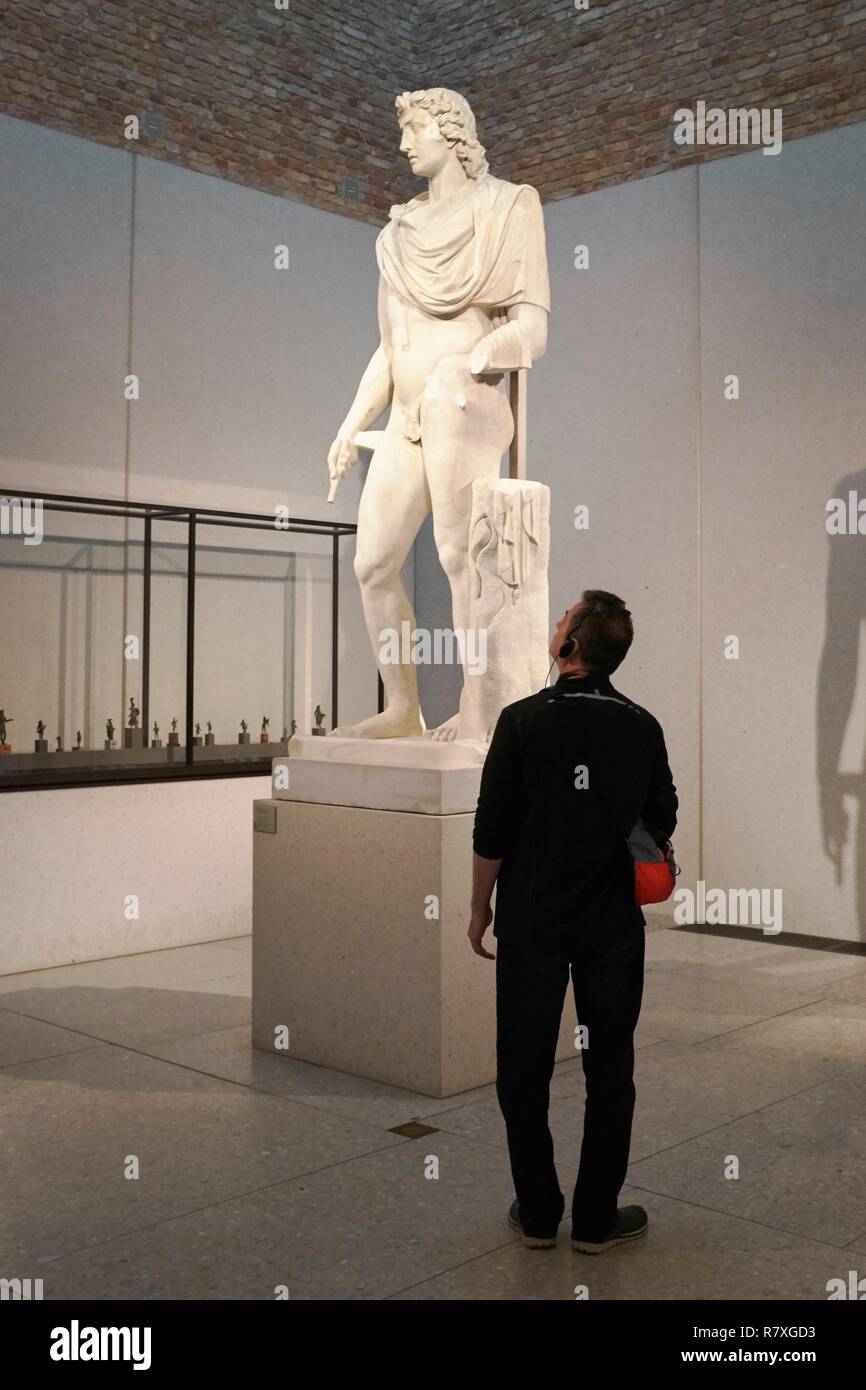 The statue of helios hi-res stock photography and images - Alamy