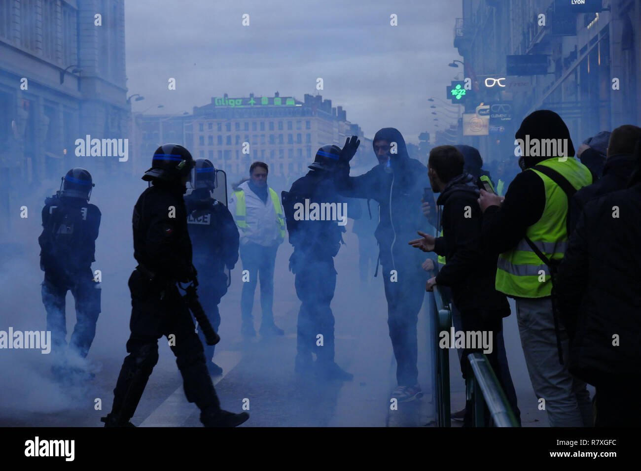 "Yellow Jackets" protesters face Riot Police forces, Lyon, France Stock ...