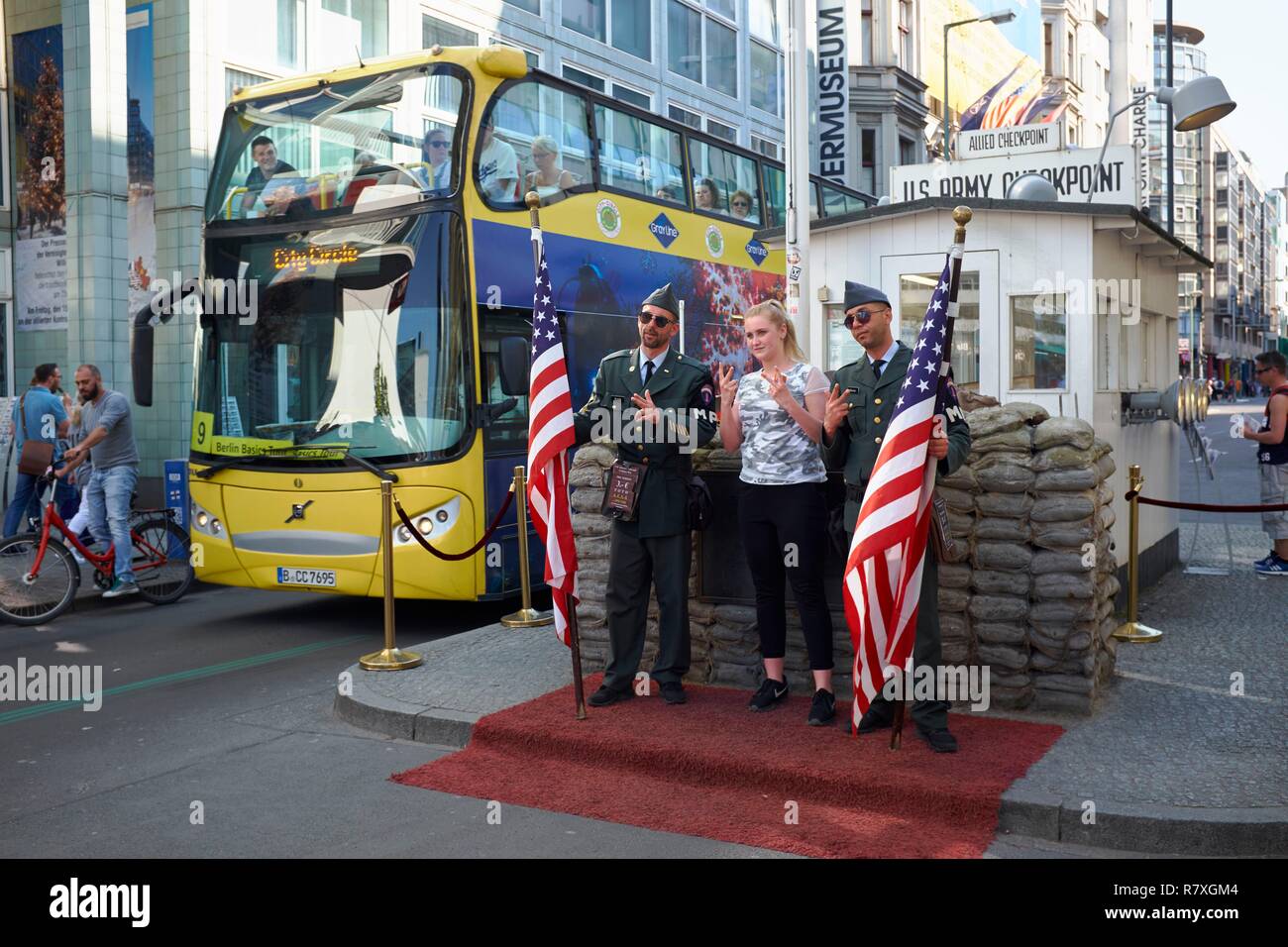 Us army checkpoint hi-res stock photography and images - Alamy