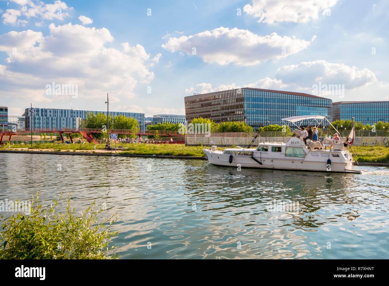 Aubervilliers france front shopping center hi-res stock photography and ...