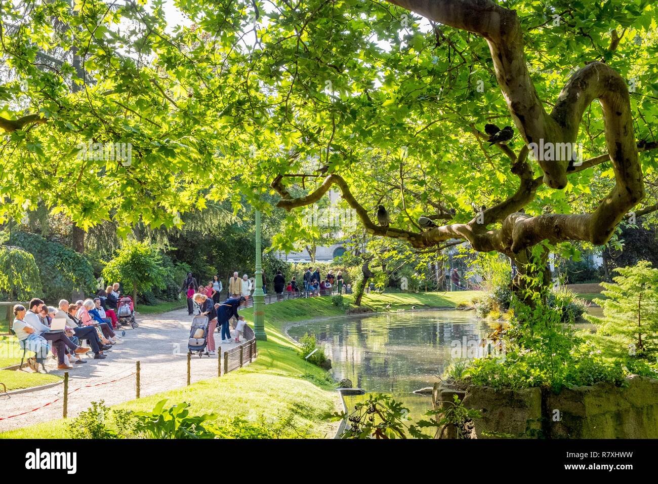 Public garden square des batignolles hi-res stock photography and ...