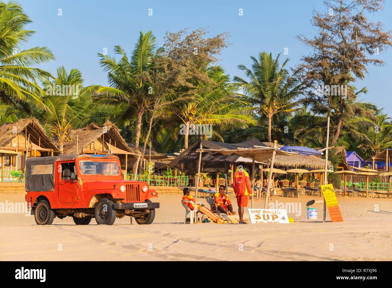 Lifeguards building hi-res stock photography and images - Alamy