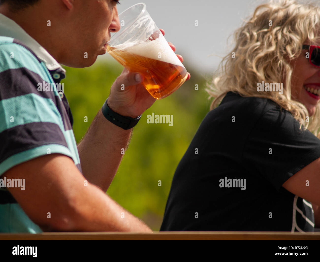 Family drinking beer hi-res stock photography and images - Alamy