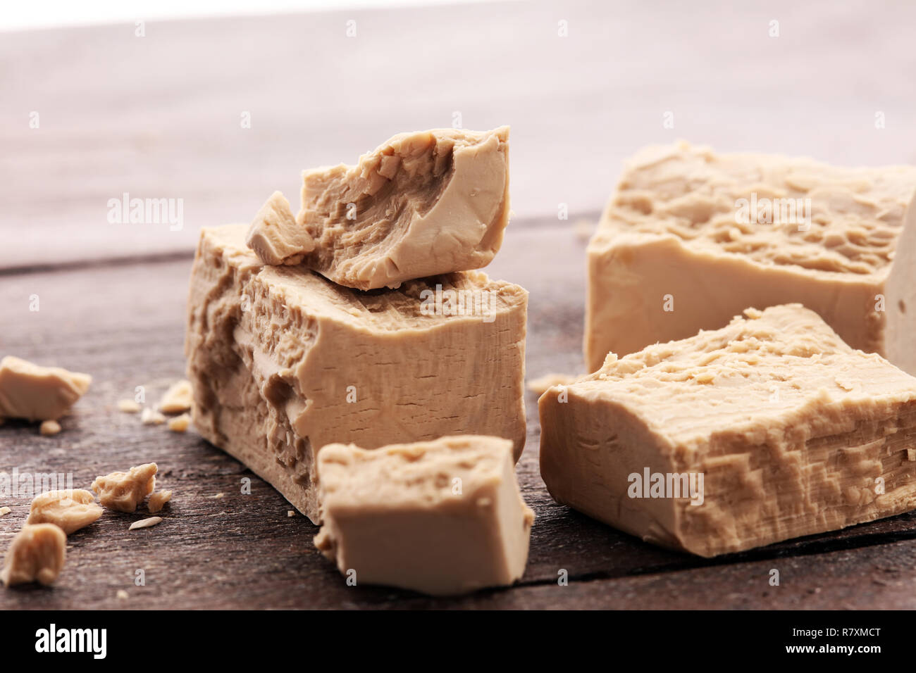 Dry yeast crumbled and yeast block for baking Stock Photo - Alamy